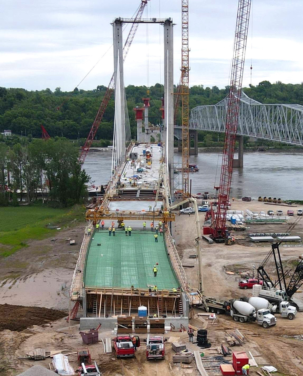 A New Mississippi River Crossing Takes Shape | AmesConstruction.com